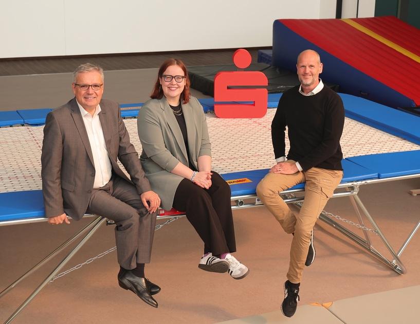 Aktuelles - Aktuelles | Neues Trampolin dank Spende der Sparkasse Rheine